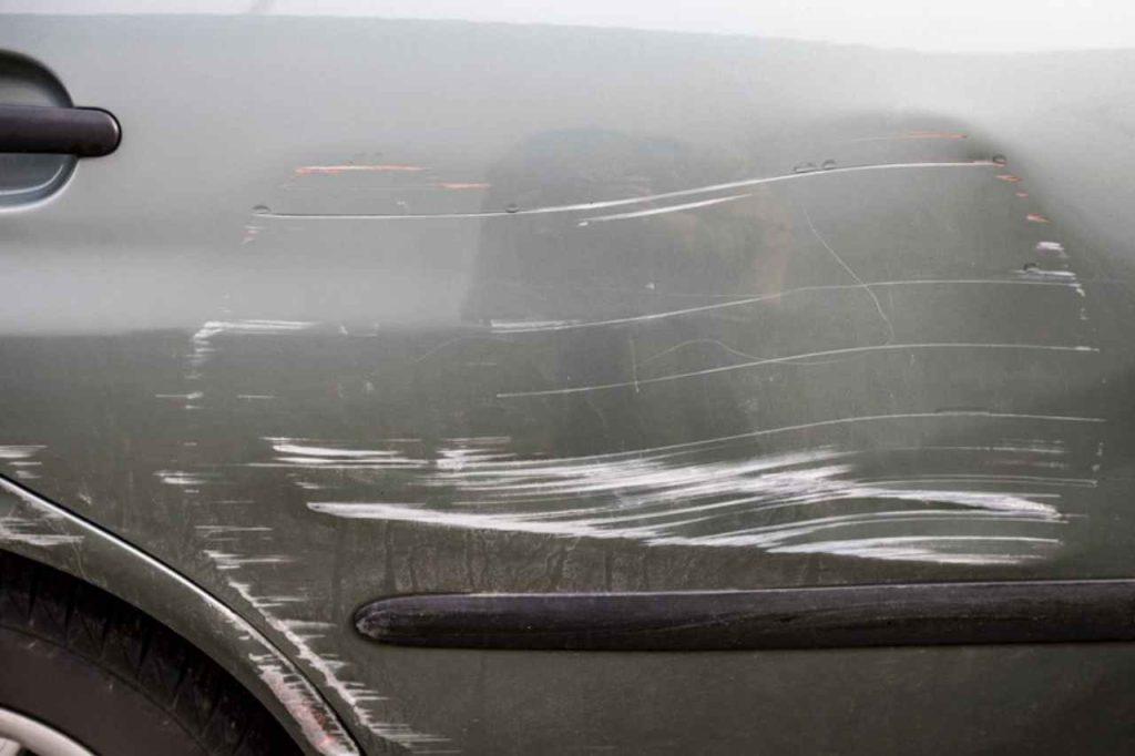 Comment effacer les rayures sur une carrosserie de voiture ? - Le Blog de Carter-Cash